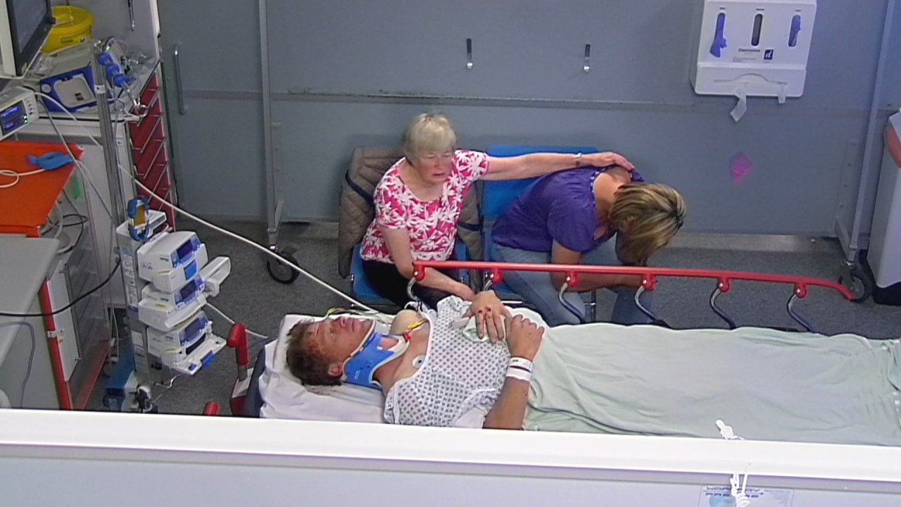 Watch 24 Hours In Emergency live or on-demand | Freeview Australia